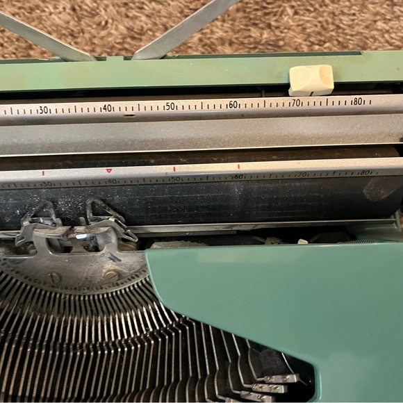 Smith Corona | Other | Vintage Smith Corona Corsair Deluxe Portable ...